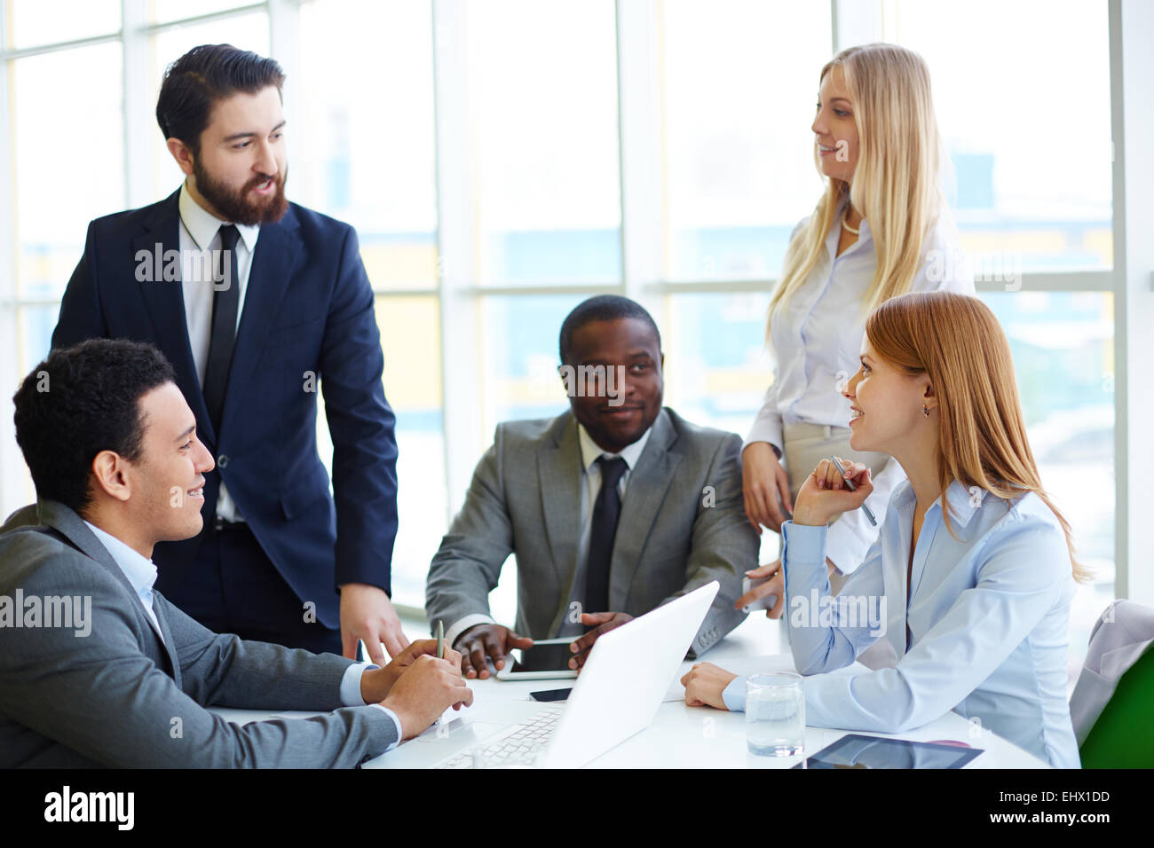 People telling ideas hi-res stock photography and images - Alamy
