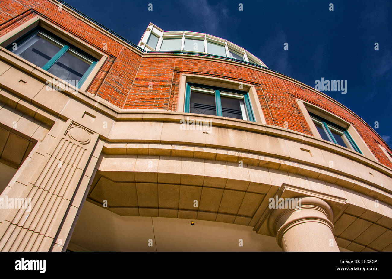 Condo building exterior hi-res stock photography and images - Alamy
