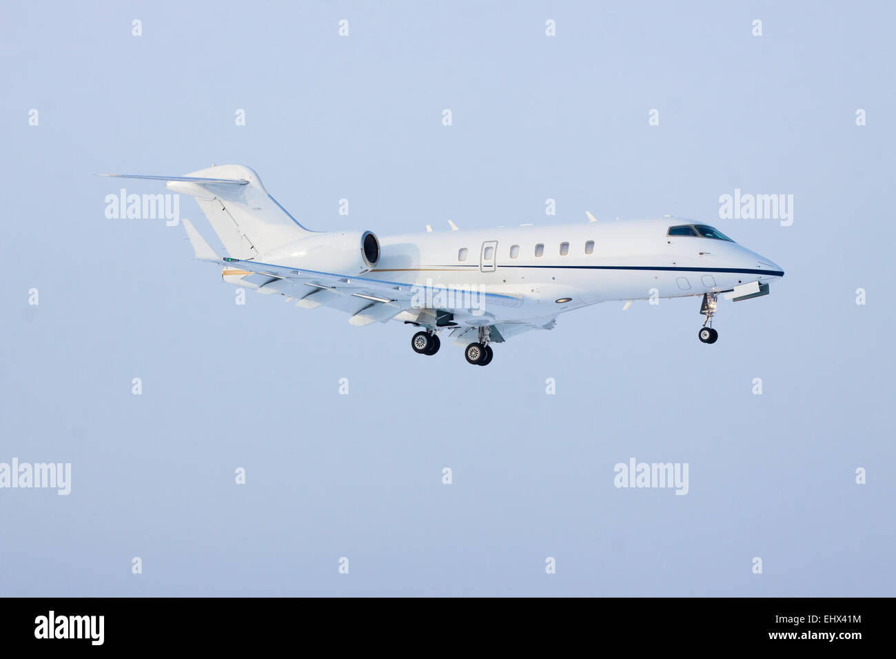 Small business jet approaching the airport Stock Photo - Alamy