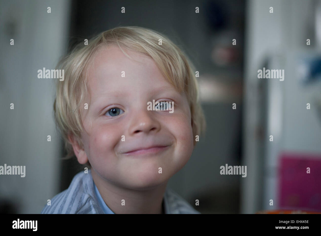Portrait of smiling little boy Stock Photo - Alamy