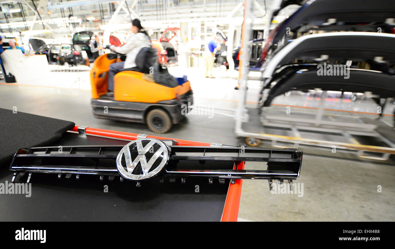 Vw logo production hi-res stock photography and images - Alamy