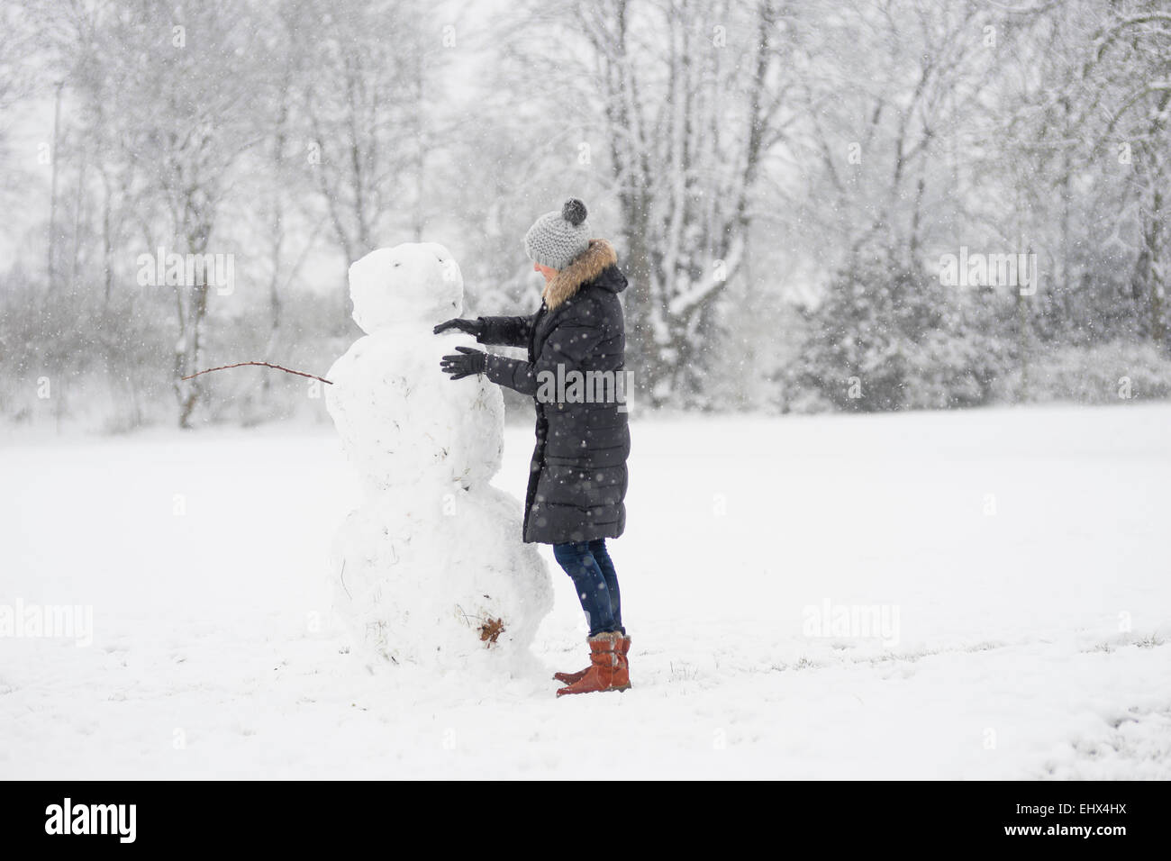 Building snowman hi-res stock photography and images - Alamy