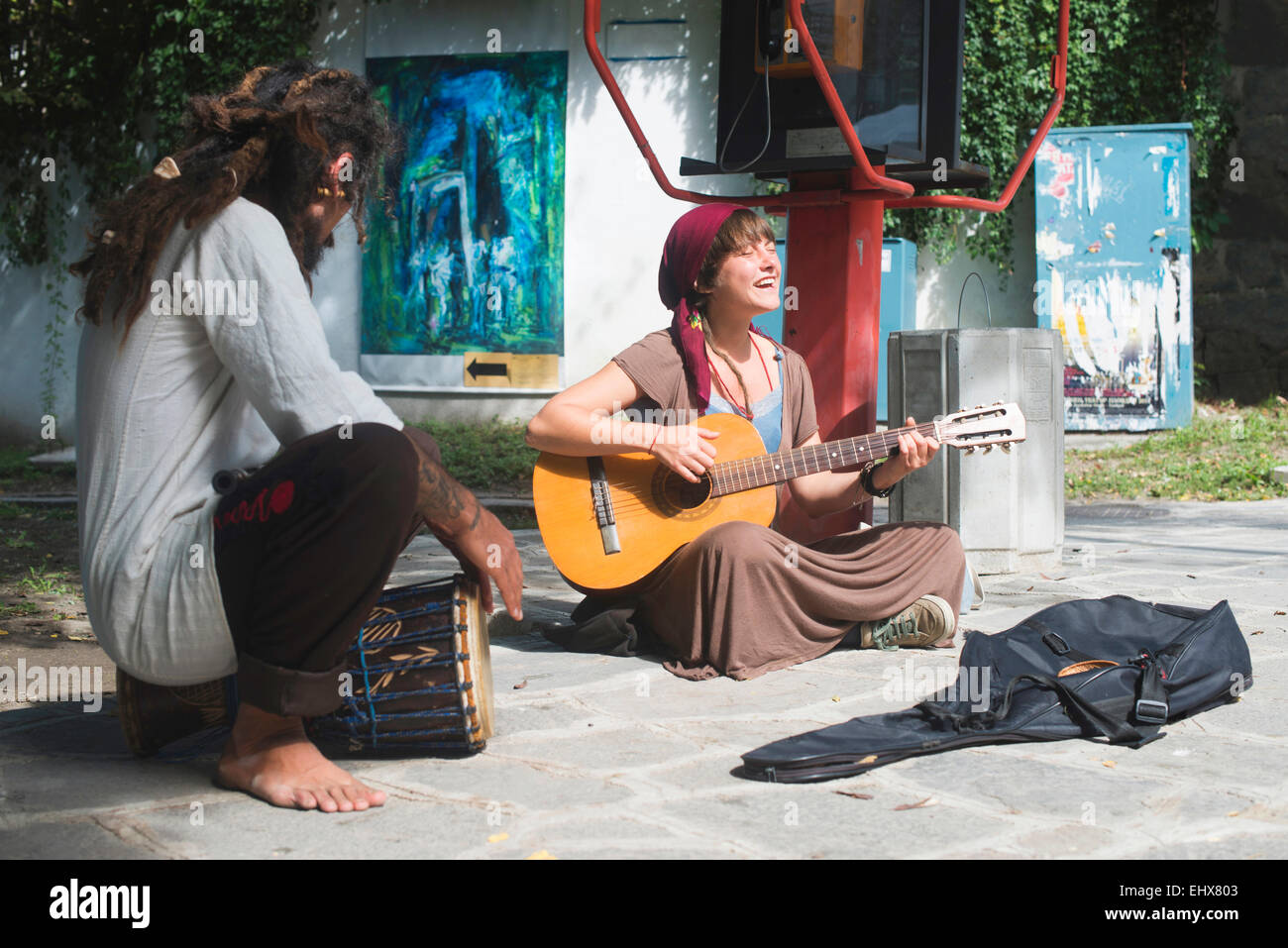 Two women musicians hi-res stock photography and images - Alamy