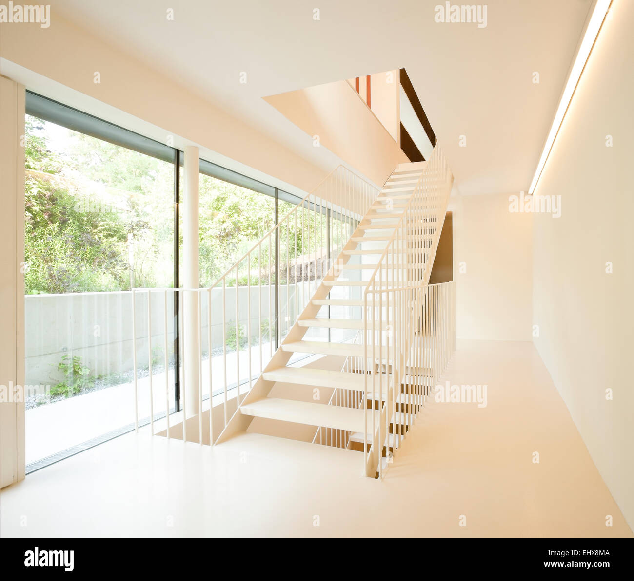 Modern corridor hi-res stock photography and images - Alamy