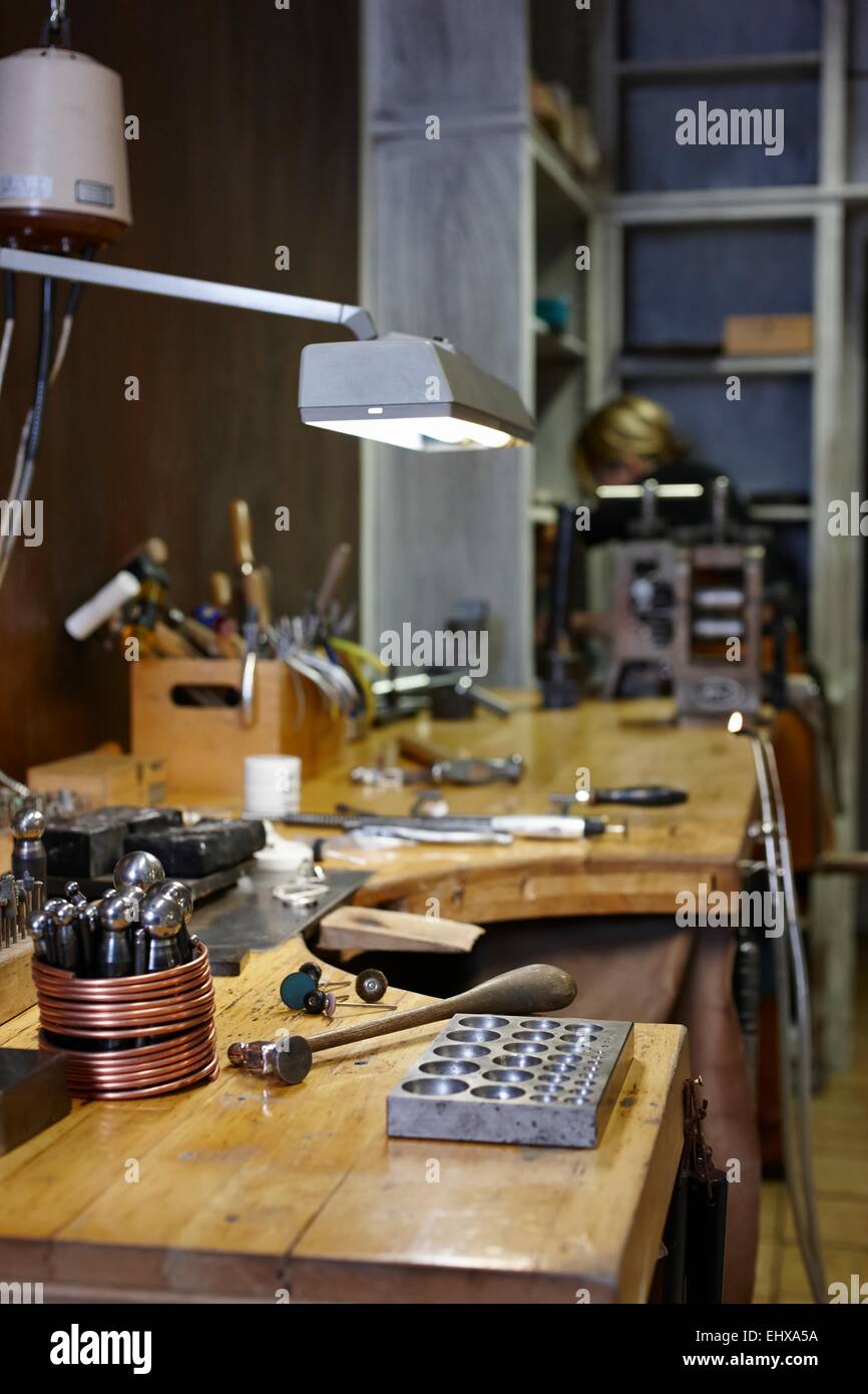 Goldsmiths workshop hi-res stock photography and images - Alamy