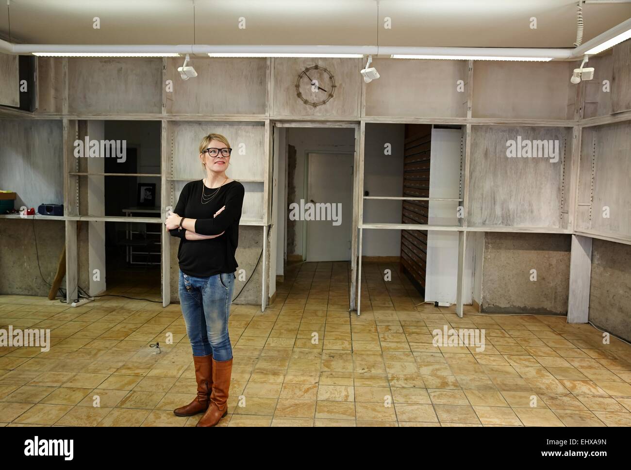 An empty shop hi-res stock photography and images - Alamy