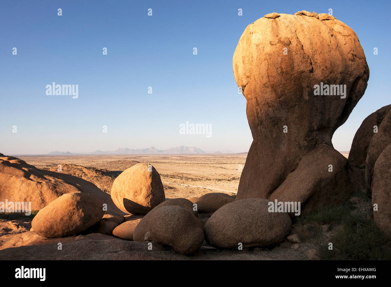 Round rocks hi-res stock photography and images - Alamy
