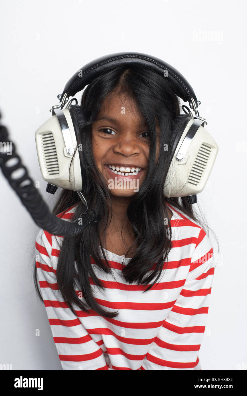Portrait of smiling girl hearing music with headphones Stock Photo - Alamy