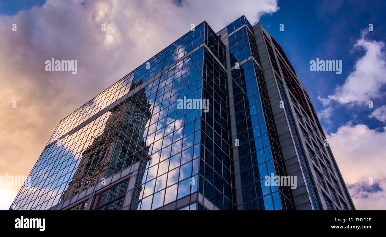 Blue and orange modern building hi-res stock photography and images - Alamy