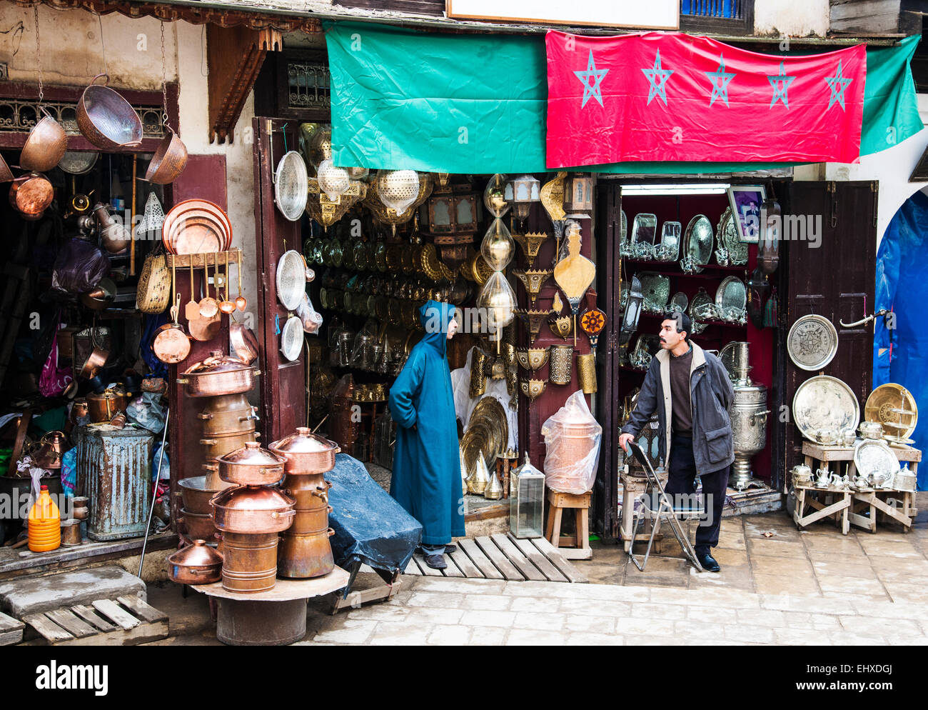 Shops fes medina hi-res stock photography and images - Alamy