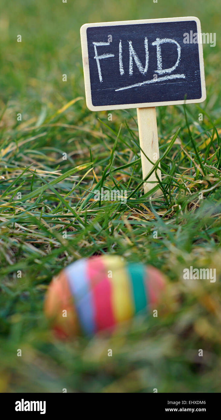 Child finding easter egg hi-res stock photography and images - Alamy