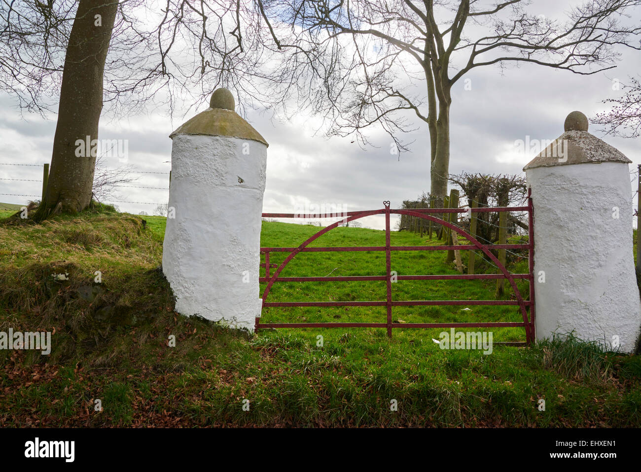 Old iron gates hi-res stock photography and images - Alamy
