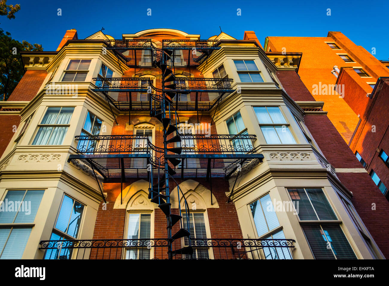 Building outside the city hi-res stock photography and images - Alamy