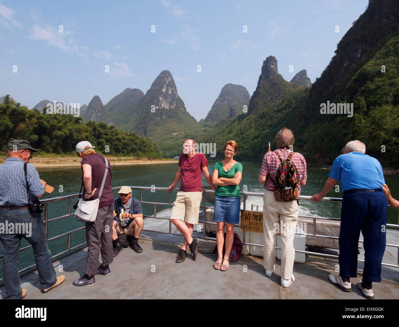 Tourist cruise boat on the Li river near Yangshuo, Guilin, China Stock ...