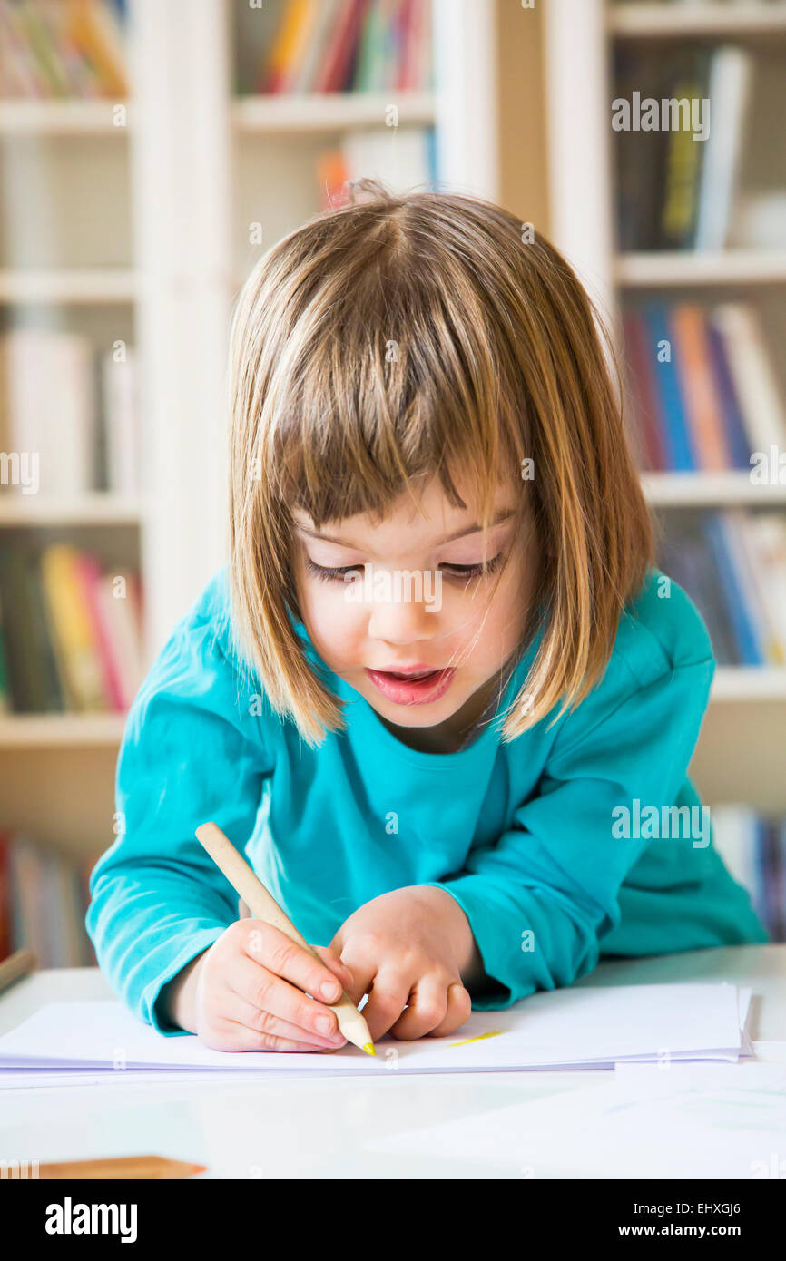 Little girl drawing Stock Photo - Alamy