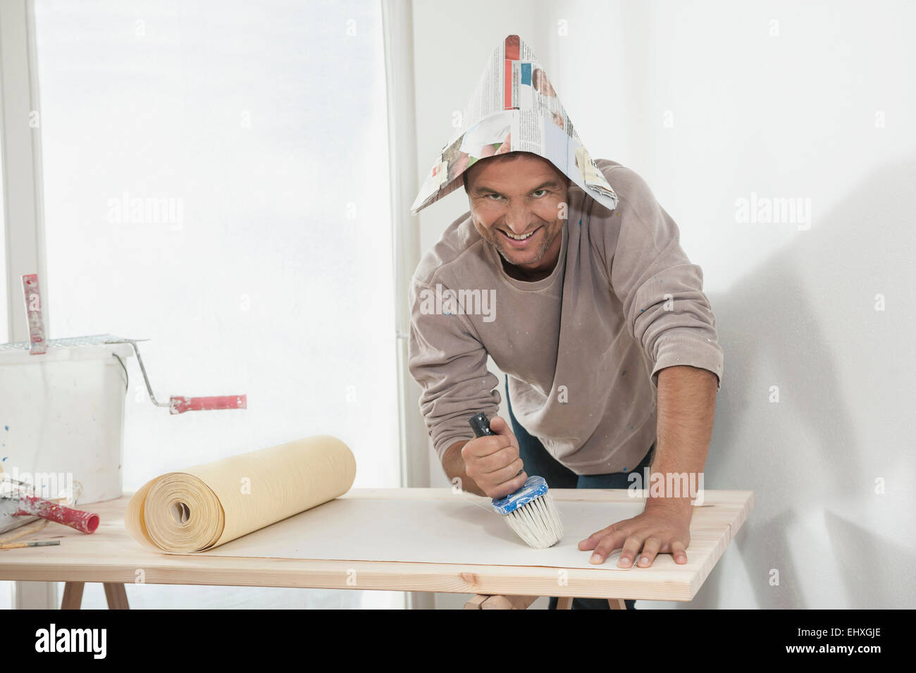 Wallpaper paste concepts hi-res stock photography and images - Alamy