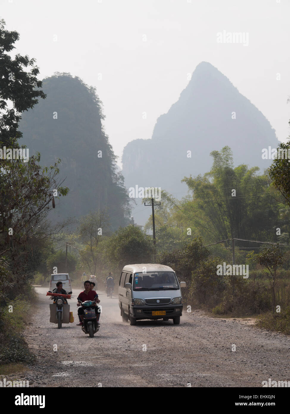 China mountains roads hi-res stock photography and images - Alamy