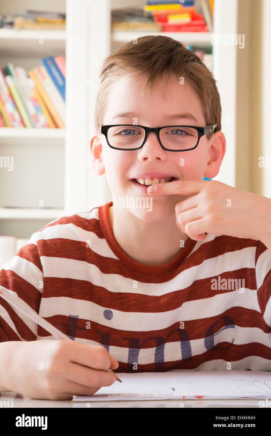 Portrait of smiling boy wearing glasses Stock Photo - Alamy