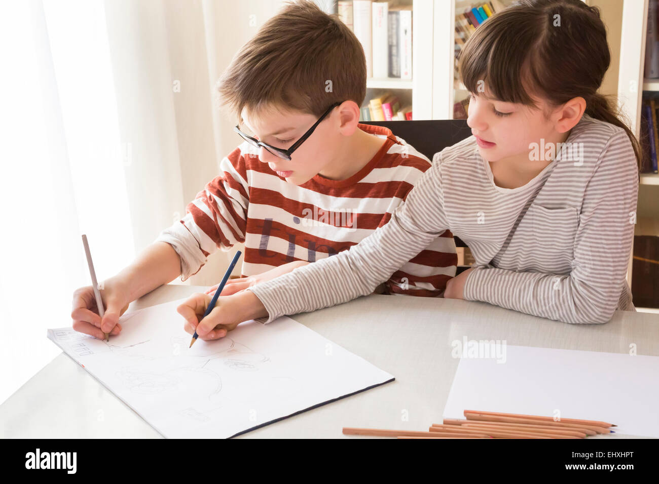 Brother and sister drawing together Stock Photo - Alamy
