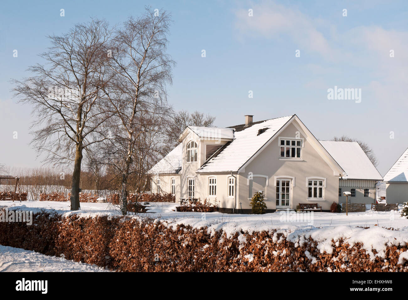 Farmhouse in the snow hi-res stock photography and images - Alamy