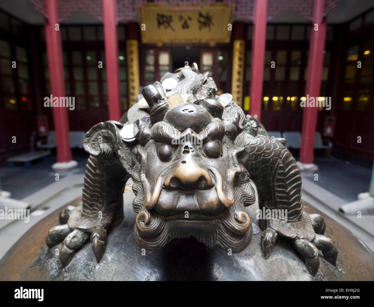 Jade statue hi-res stock photography and images - Alamy