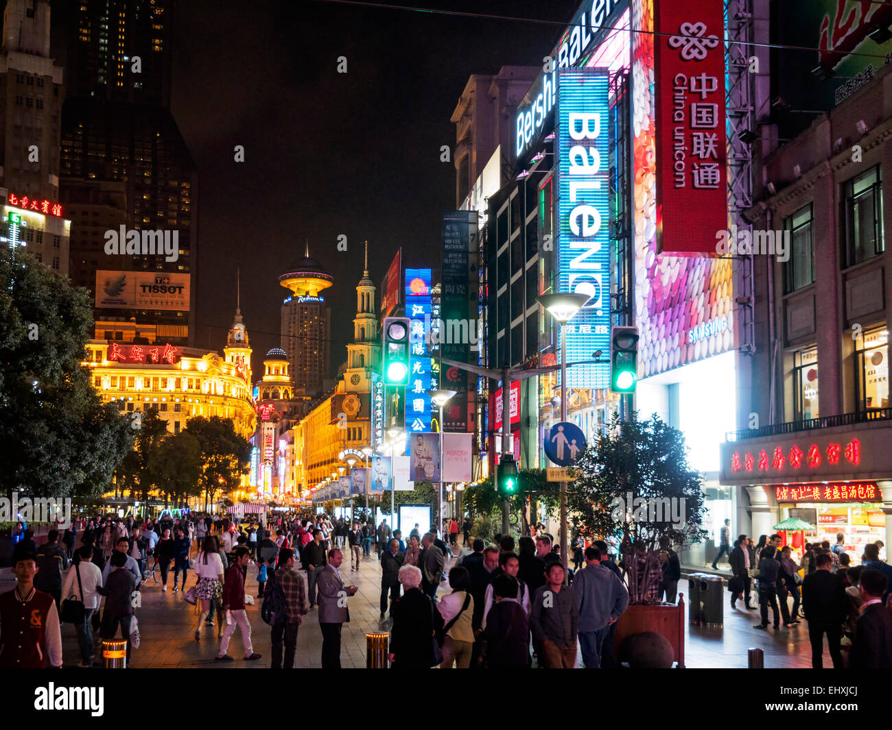 Nanjing road china crowded hi-res stock photography and images - Alamy