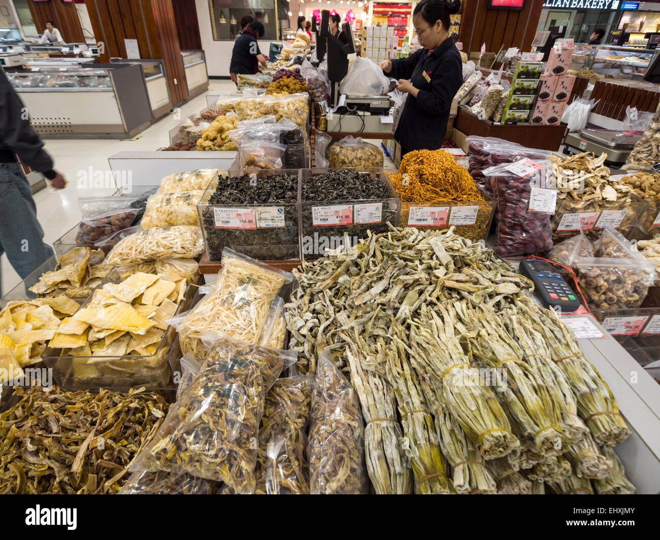 Weird food for sale at a food market in Shanghai, China Stock Photo - Alamy