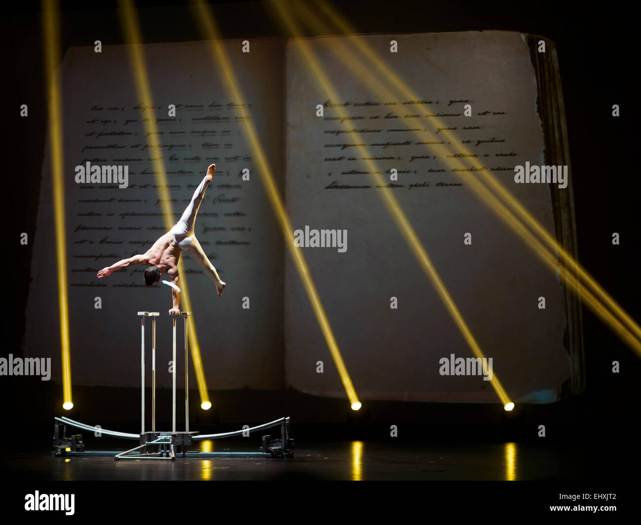 Acrobatics china circus hi-res stock photography and images - Alamy
