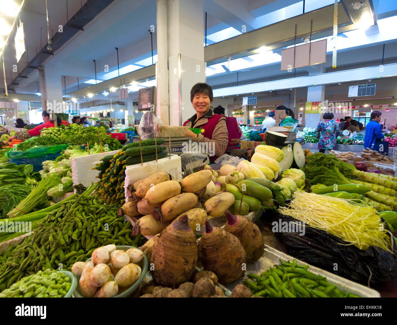 Vegetable market china hi-res stock photography and images - Alamy