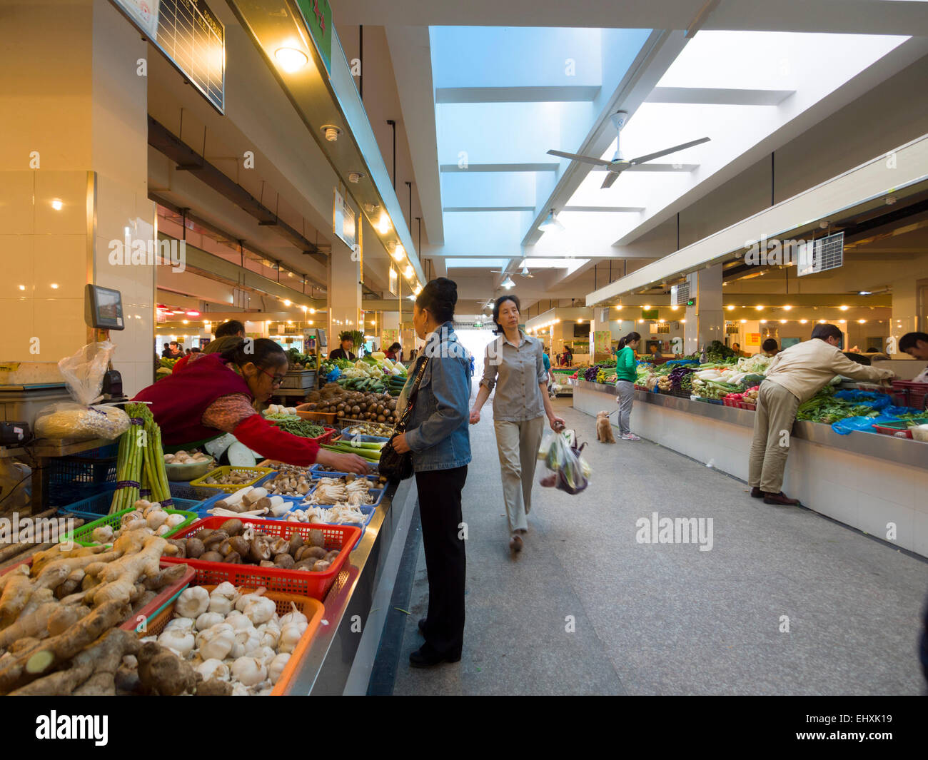 Farmers market in Shanghai, China Stock Photo - Alamy