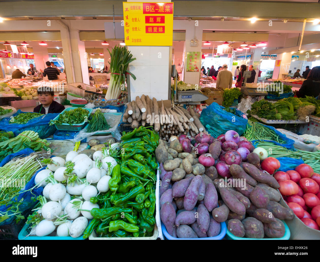 Vegetable stall full of fresh vegetables piled up at a market in ...