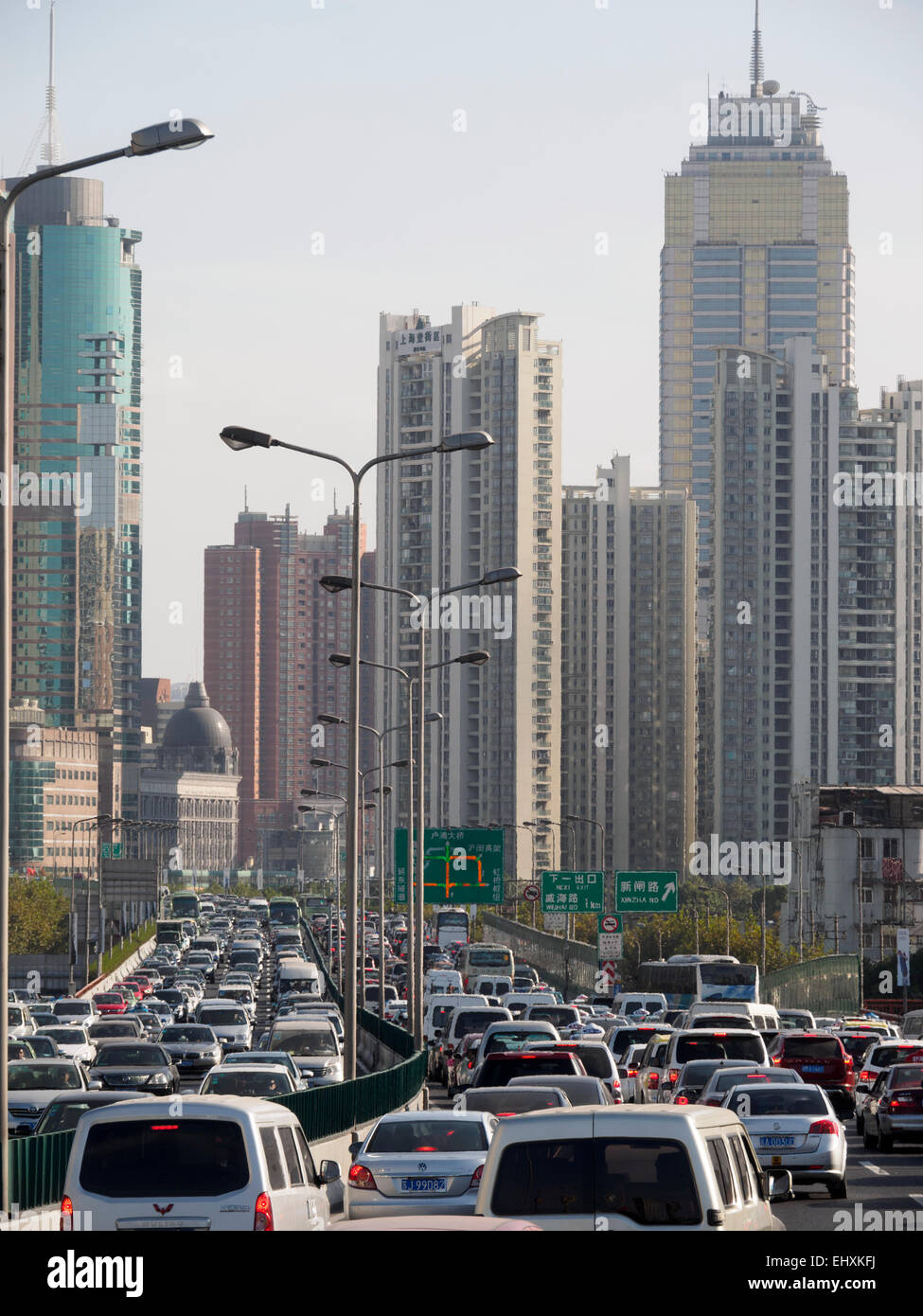 Traffic congestion shanghai china hi-res stock photography and images ...