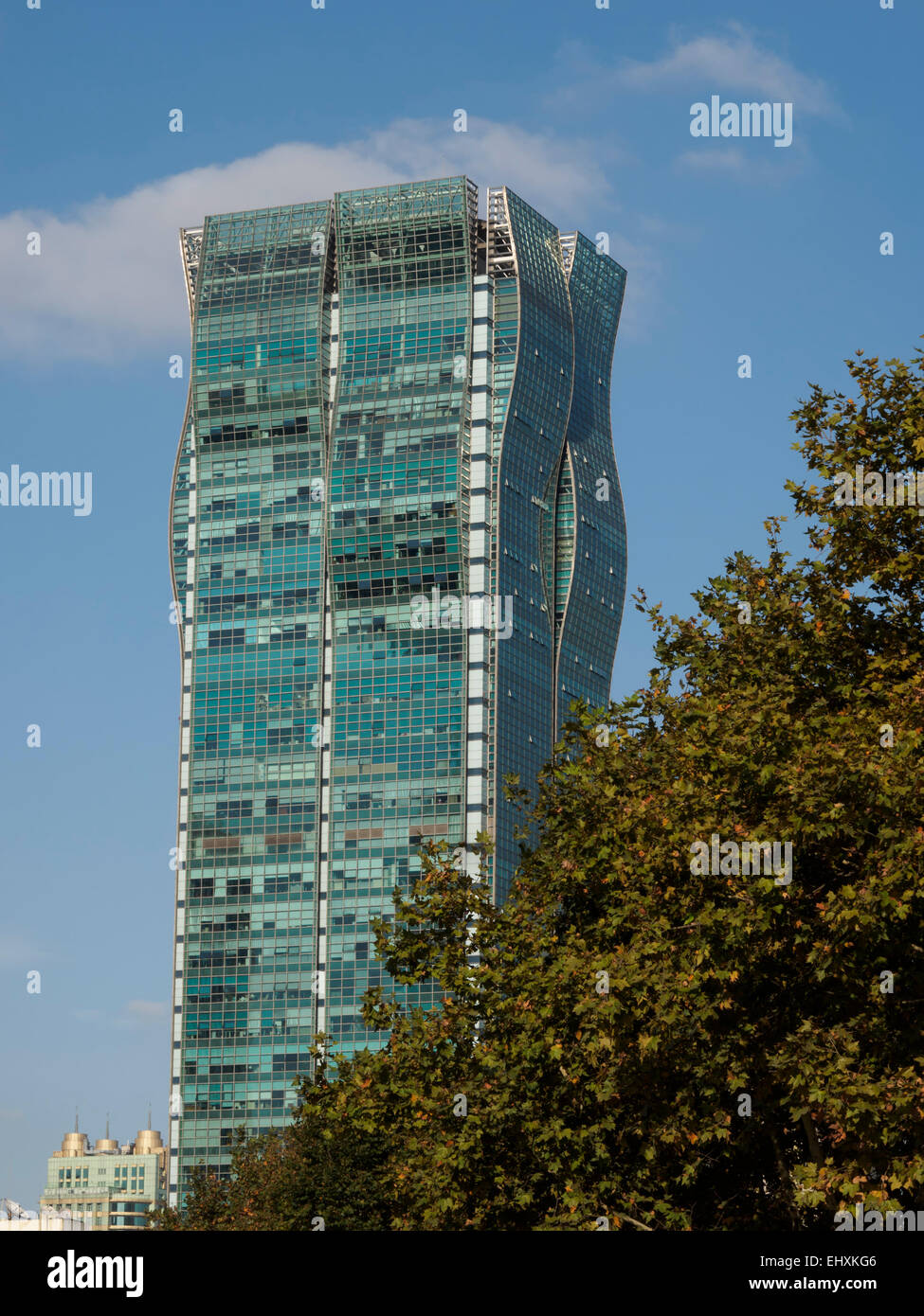 Curved skyscraper building hi-res stock photography and images - Alamy