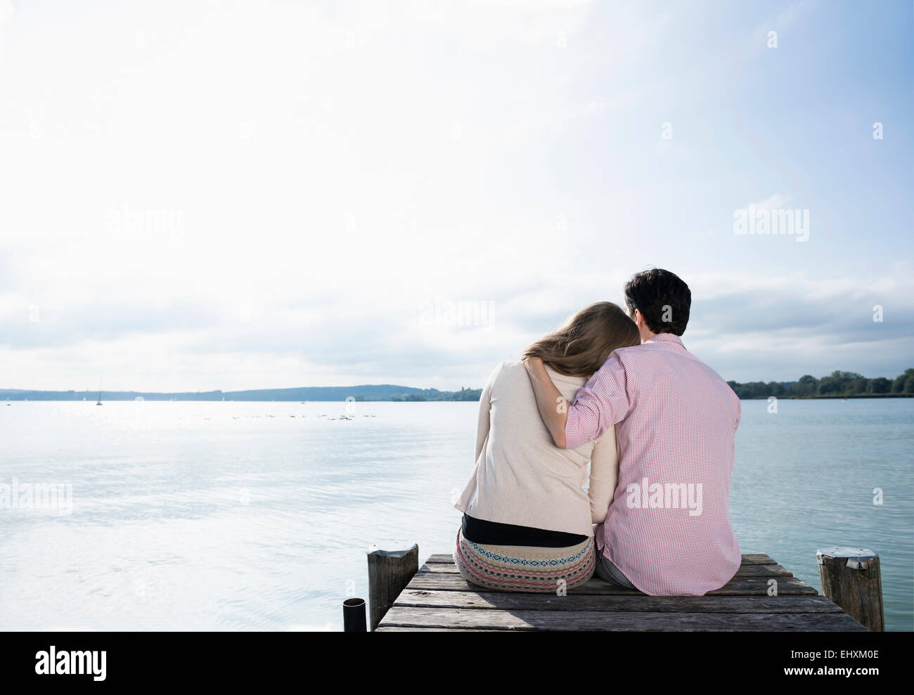 Romantic couple hugging lake jetty tranquil Stock Photo - Alamy