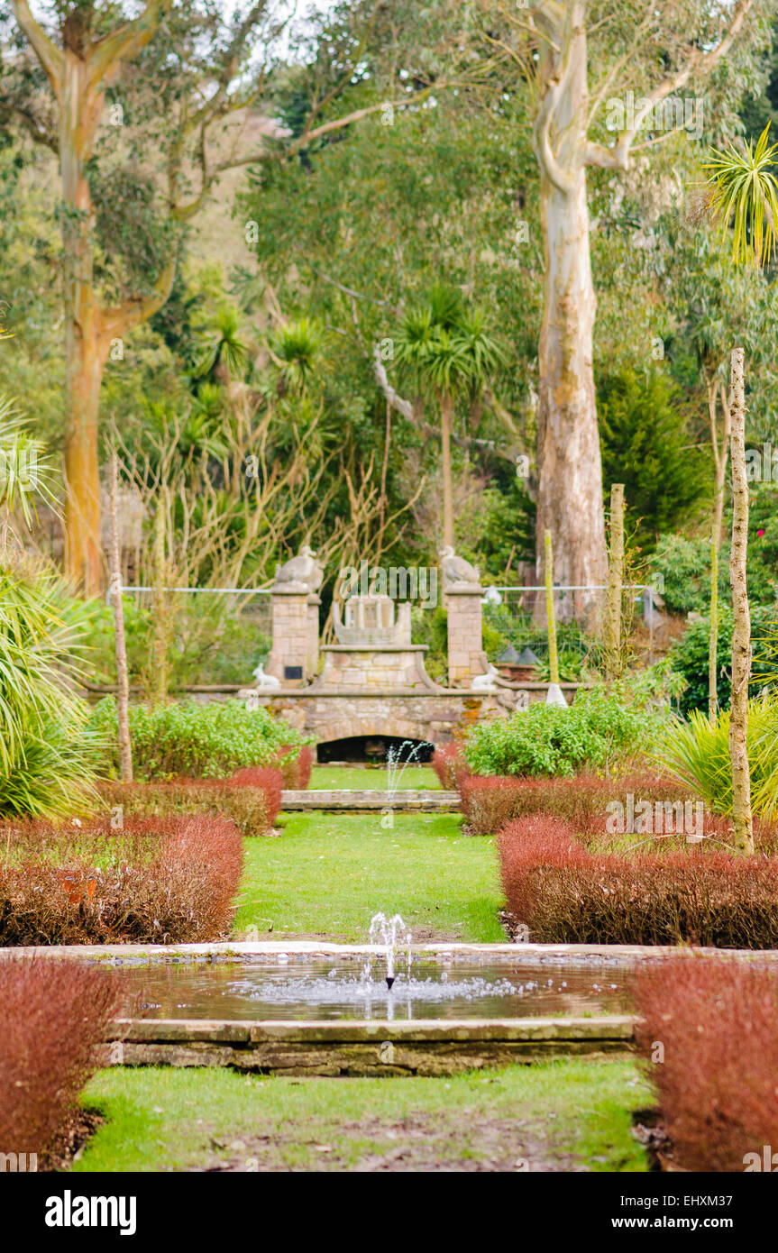 Pumped water to formal garden hi-res stock photography and images - Alamy