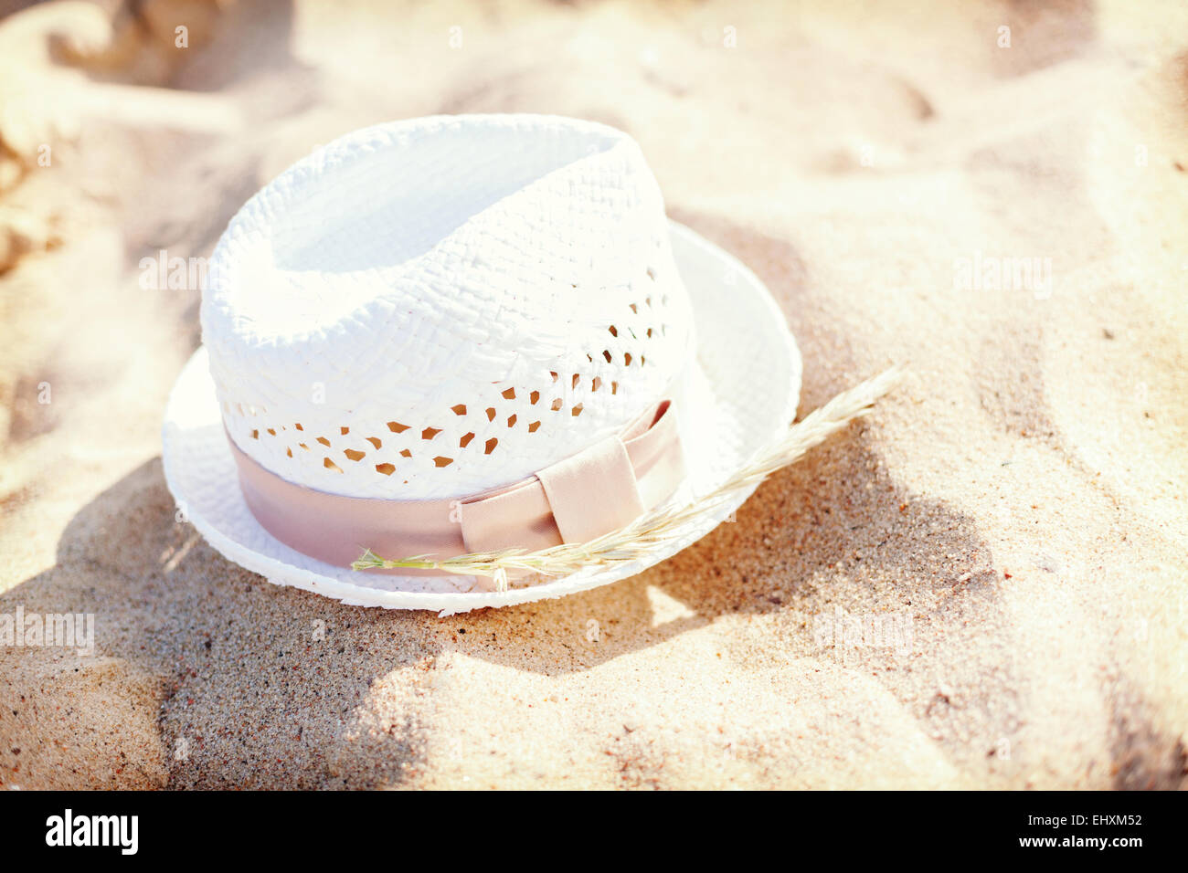 White straw hat hi-res stock photography and images - Alamy