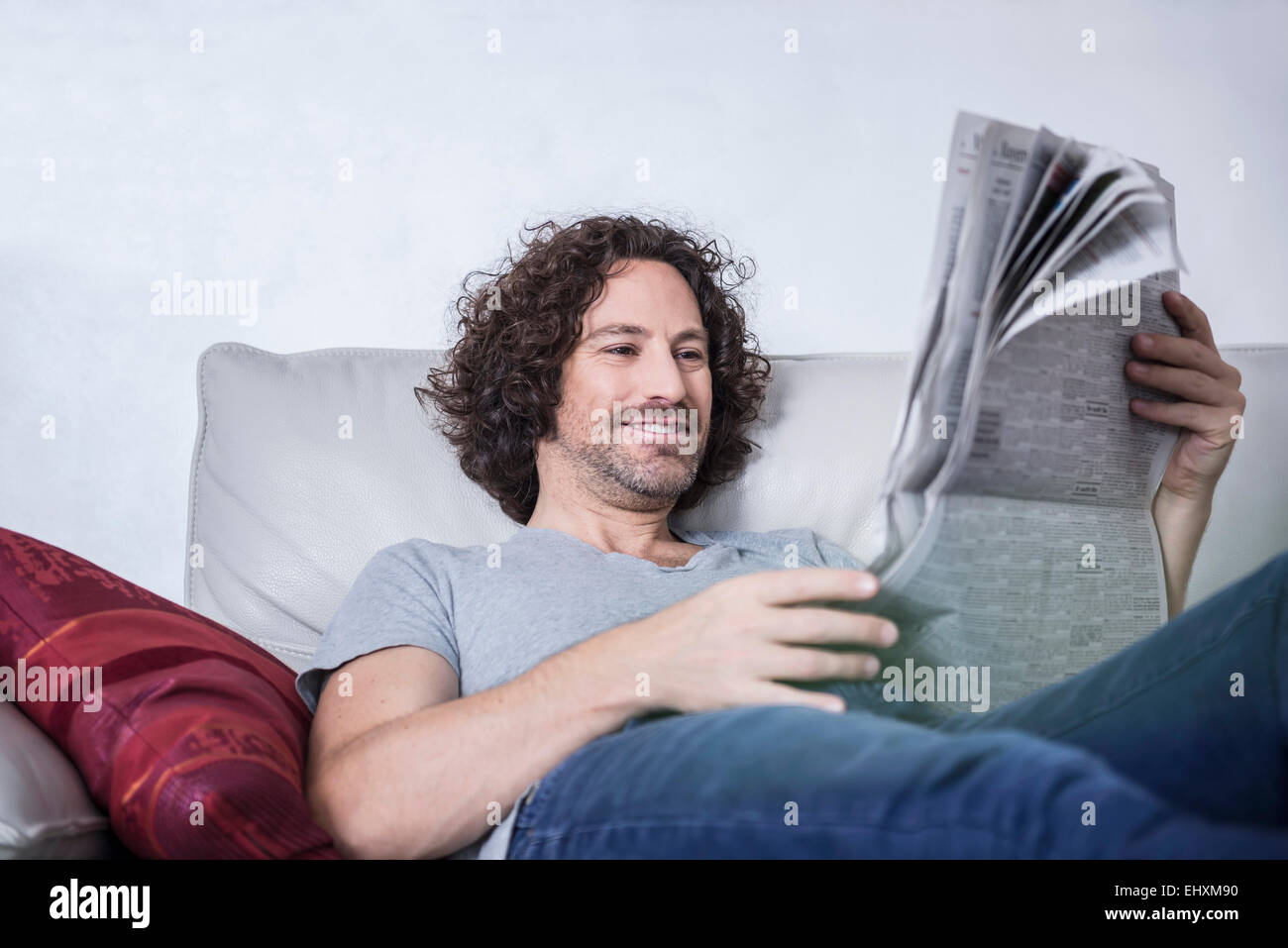 Lying on newspaper hi-res stock photography and images - Alamy