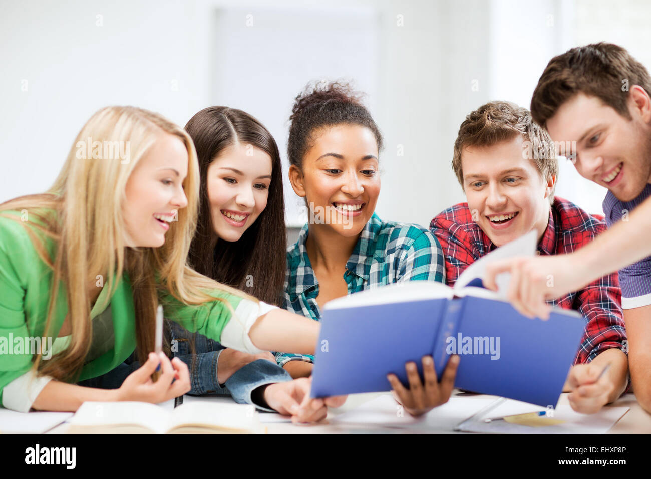 students reading book at school Stock Photo - Alamy