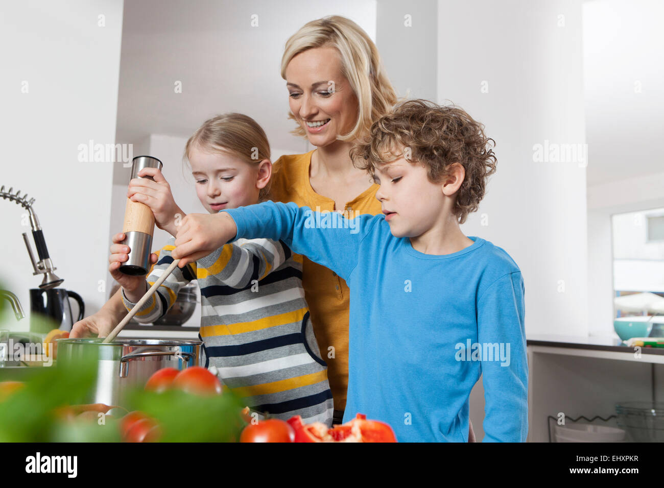 Mother son kitchen cooker hi-res stock photography and images - Alamy