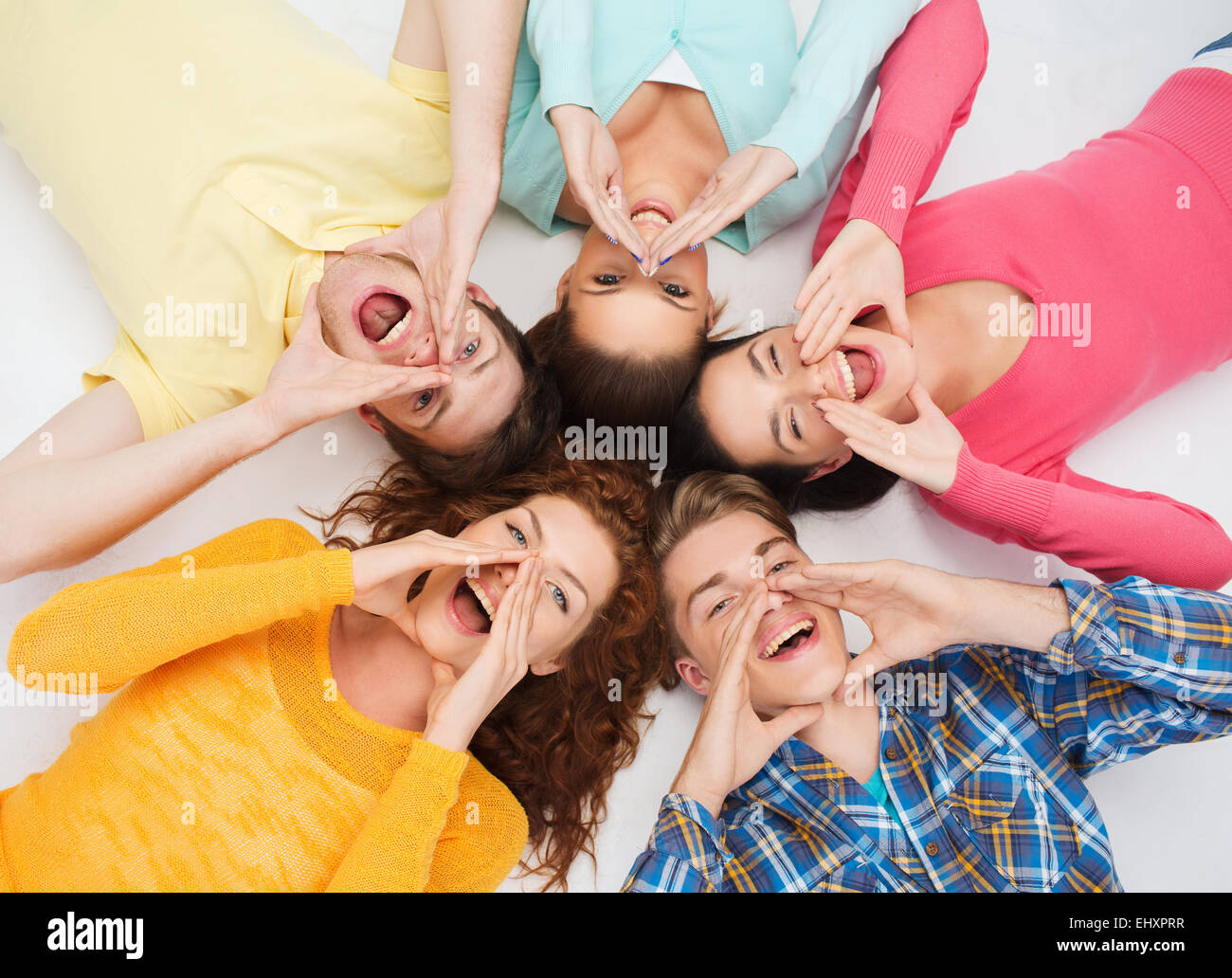 group of smiling teenagers Stock Photo - Alamy
