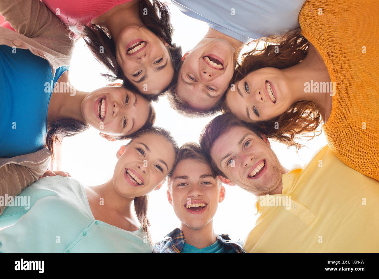 Group of teenagers laughing teenagers hi-res stock photography and ...