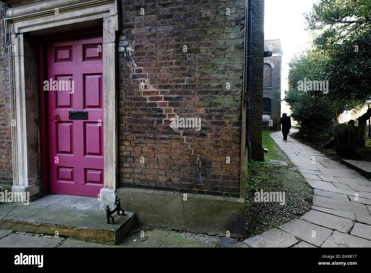 Hampstead churchyard hi-res stock photography and images - Alamy