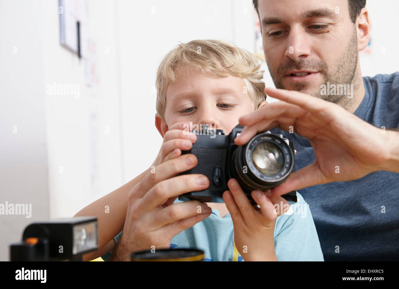 Father explaining analogue camera to son Stock Photo - Alamy
