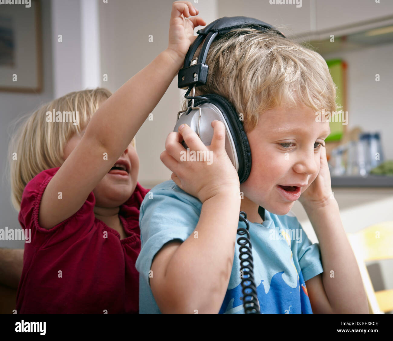 Boy girl listening music hi-res stock photography and images - Alamy