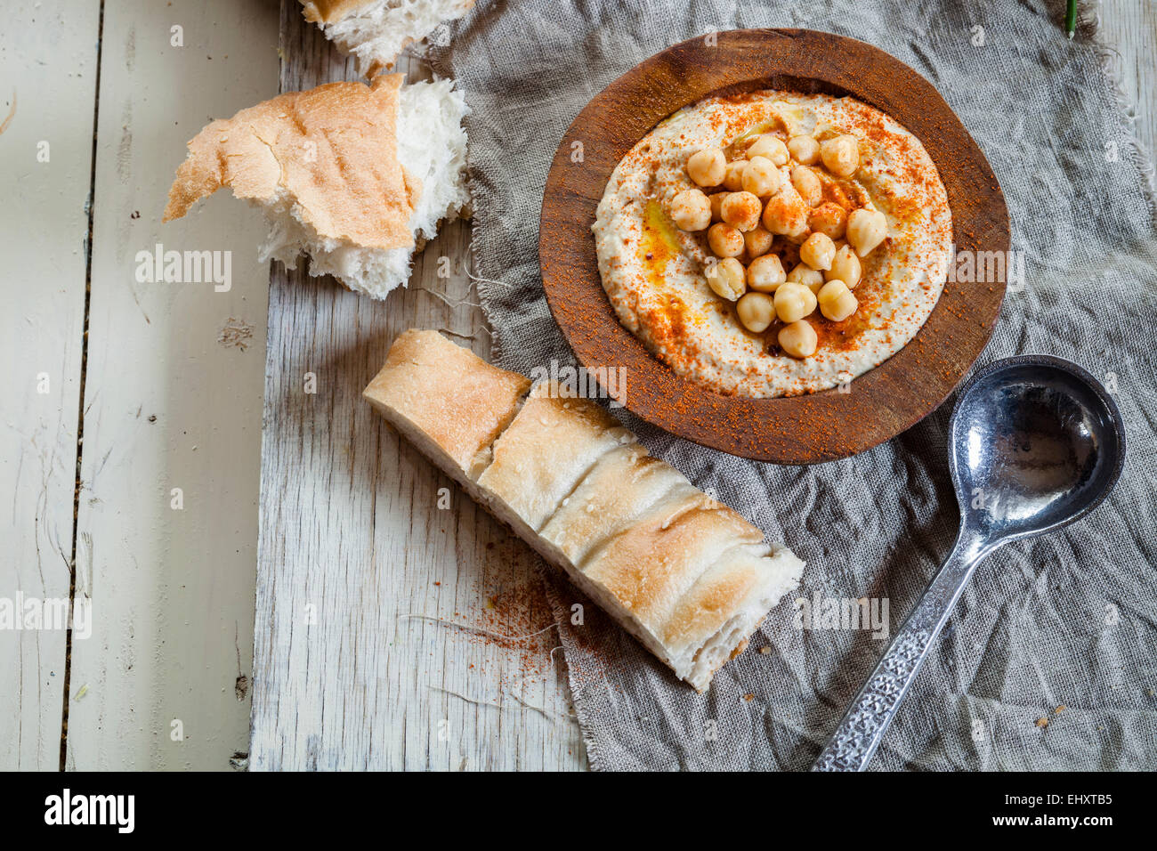 Hummus with turkish flatbread Stock Photo - Alamy