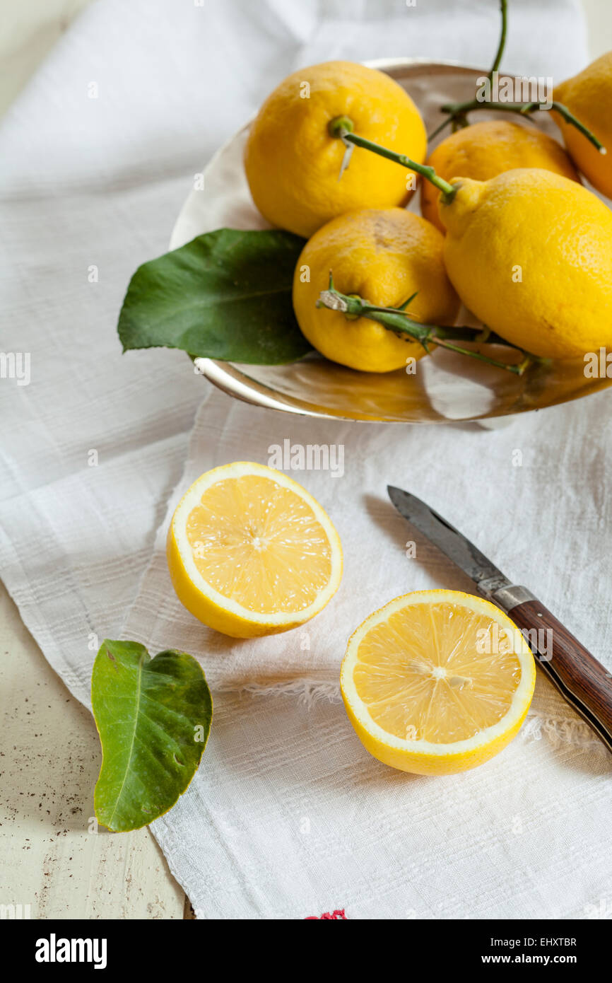 Fresh lemons with leaves Stock Photo - Alamy