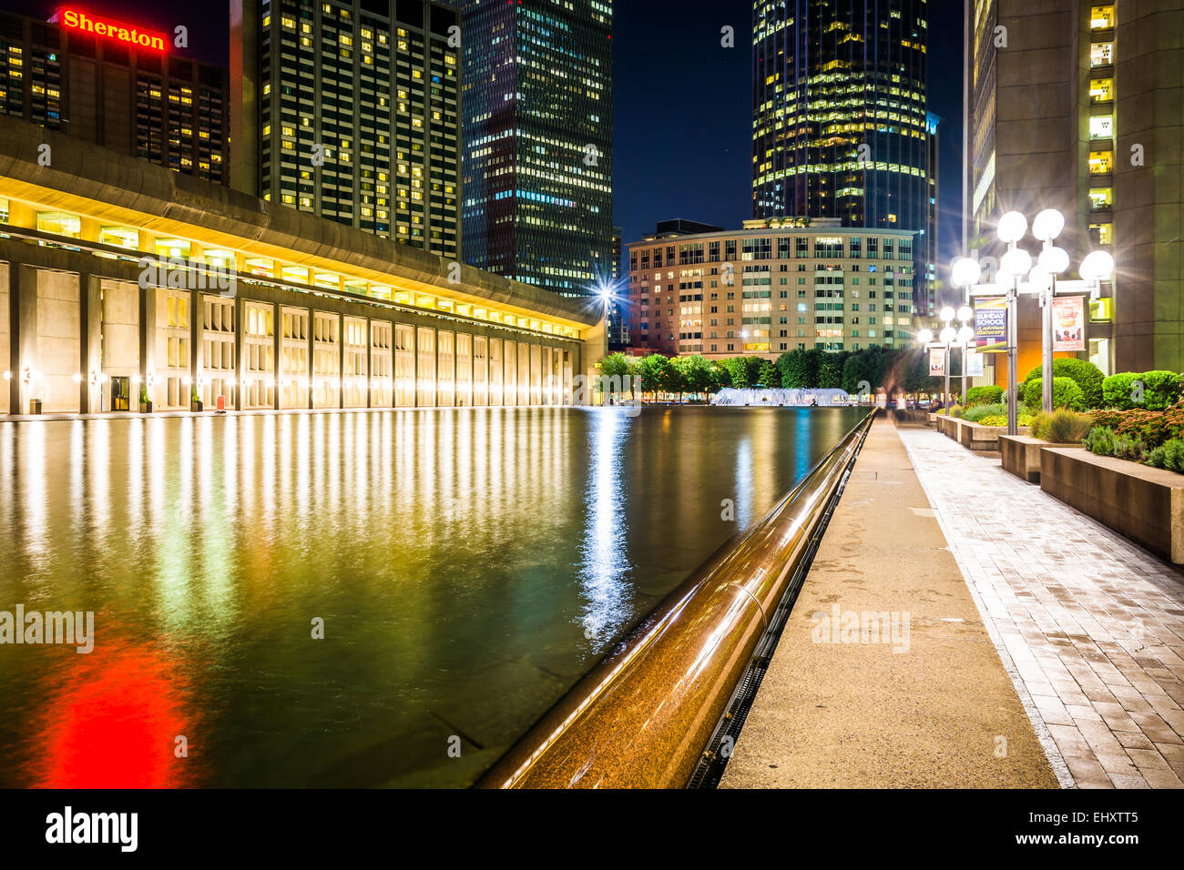 Reflecting pool with skyscrapers hi-res stock photography and images ...
