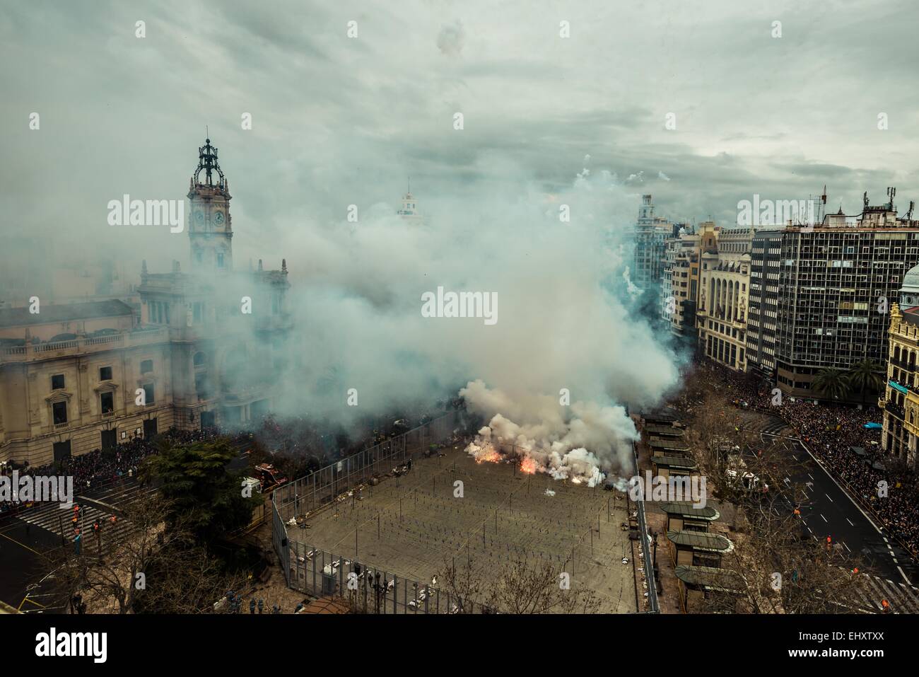 Valencia, Spain. 18th Mar, 2015. Thousands of fire crackers explode ...