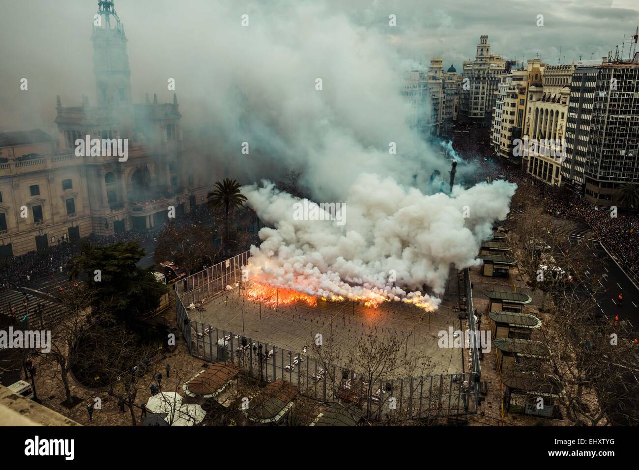 Valencia, Spain. 18th Mar, 2015. Thousands of fire crackers explode ...