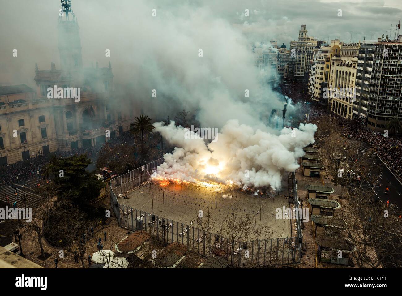 Valencia, Spain. 18th Mar, 2015. Thousands of fire crackers explode ...